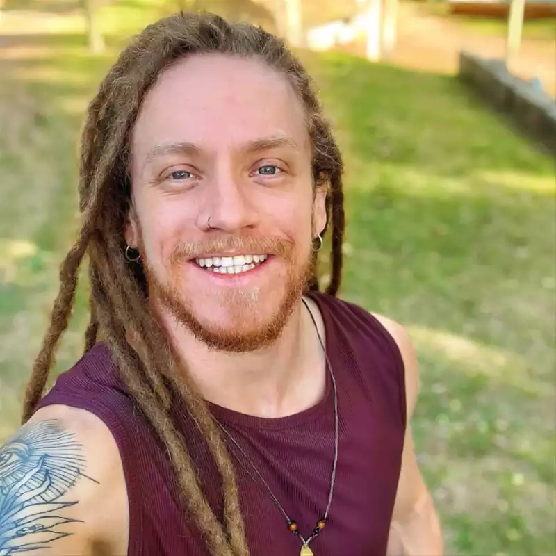 Cantor Helgi lança single "Igual Você Não Tem"